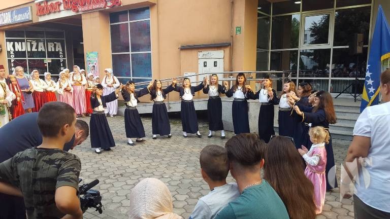 „Kalesijsko ljeto 2018“: KUD „Bihor“ iz Sandžaka oduševio publiku,naredne subote gost Kemal ...