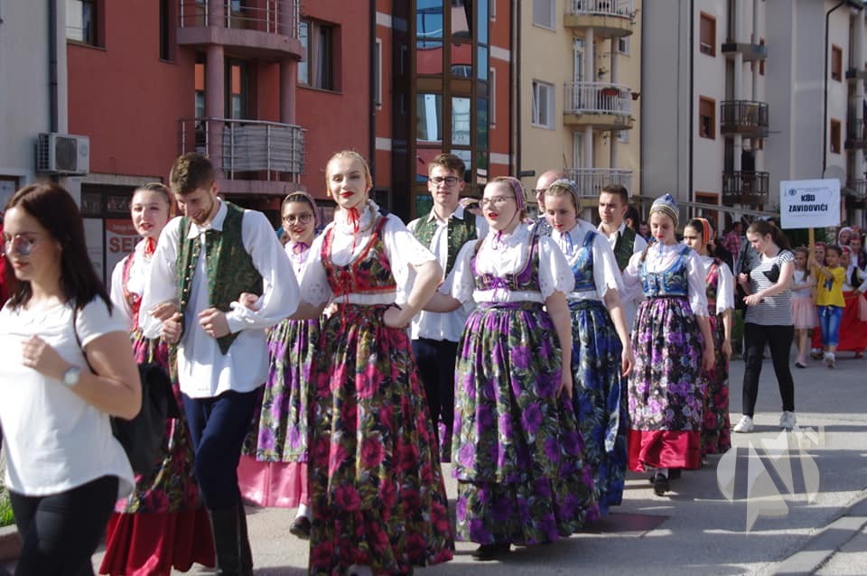 U subotu održana jedanaesta “Smotra folklora u Kalesiji” – NEON Televizija