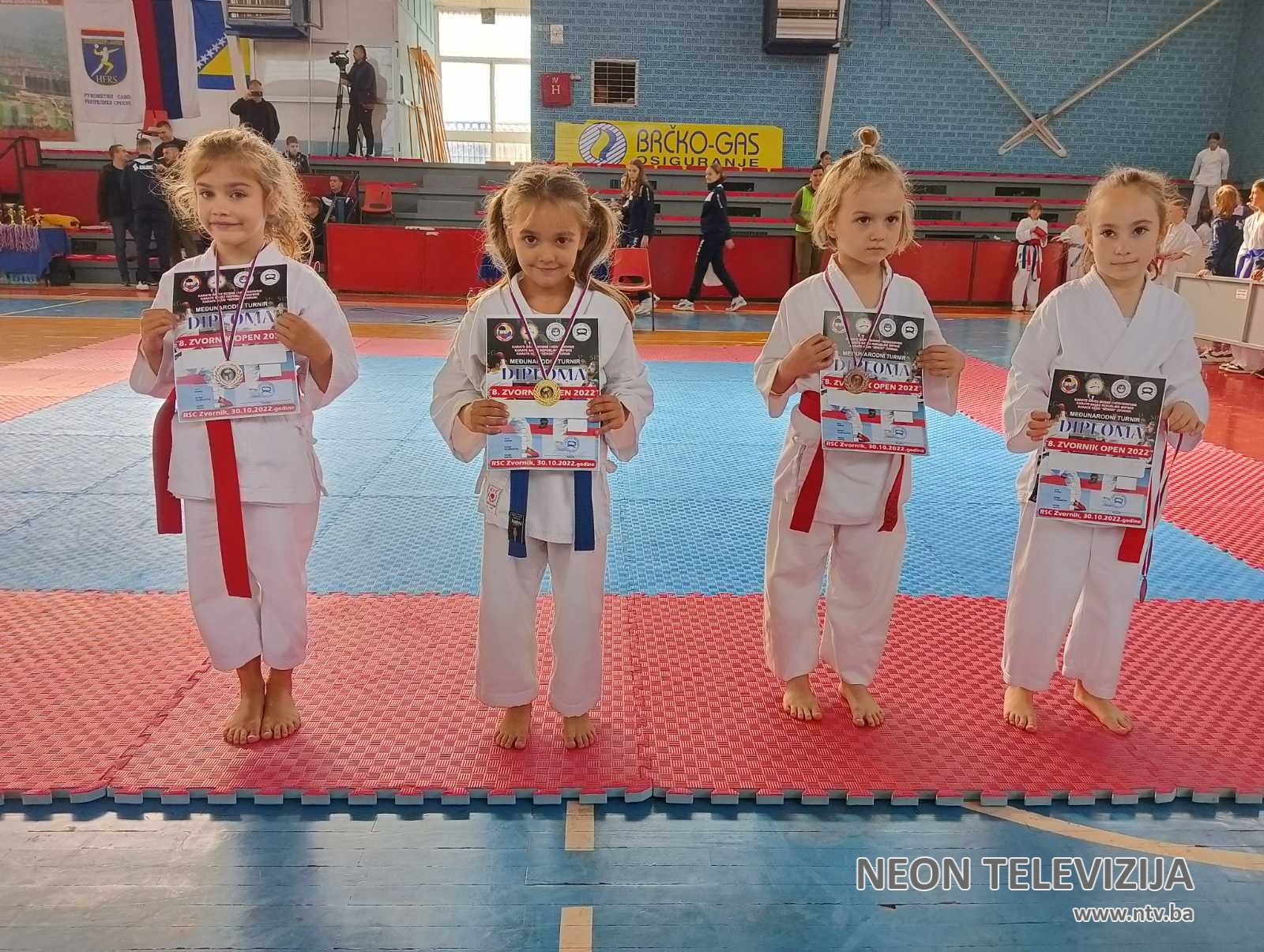 Osam zlatnih medalja za KK “Bosna” Kalesija – NEON Televizija